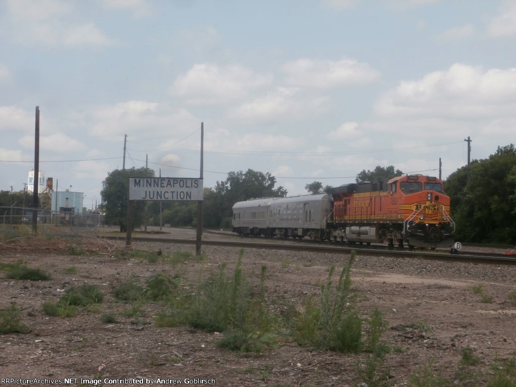 BNSF 7653 & 3 Coaches
